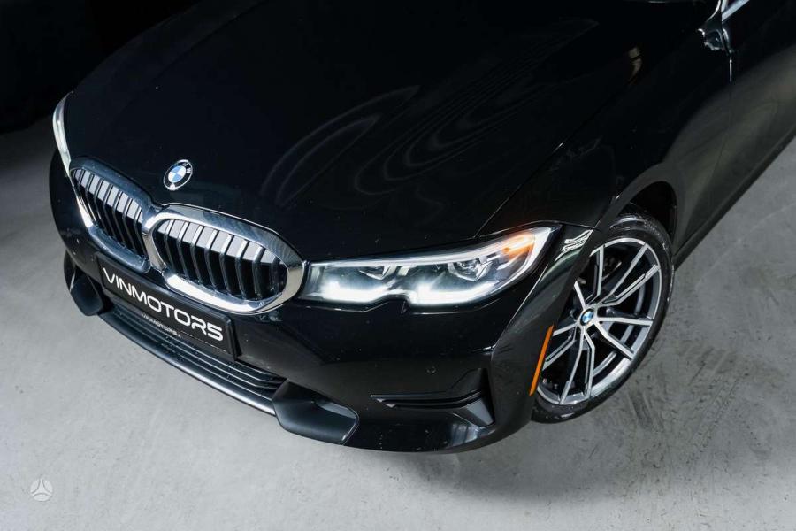 Black BMW 330 2020 in Vilnius, with an engine capacity of 2.00 L and mileage of 113 thousand km for 21999 €, photo 8 on AUTOMOTO.COM.LV