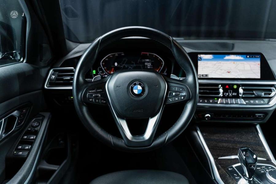 Black BMW 330 2020 in Vilnius, with an engine capacity of 2.00 L and mileage of 113 thousand km for 21999 €, photo 18 on AUTOMOTO.COM.LV