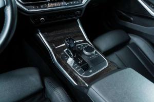 Black BMW 330 2020 in Vilnius, with an engine capacity of 2.00 L and mileage of 113 thousand km for 21999 €, photo 24 on AUTOMOTO.COM.LV