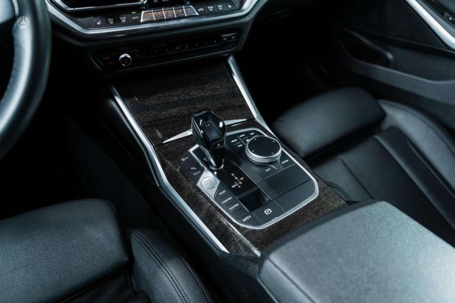 Black BMW 330 2020 in Vilnius, with an engine capacity of 2.00 L and mileage of 113 thousand km for 21999 €, photo 24 on AUTOMOTO.COM.LV