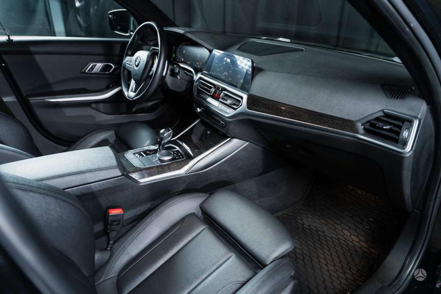 Black BMW 330 2020 in Vilnius, with an engine capacity of 2.00 L and mileage of 113 thousand km for 21999 €, photo 26 on AUTOMOTO.COM.LV