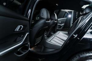 Black BMW 330 2020 in Vilnius, with an engine capacity of 2.00 L and mileage of 113 thousand km for 21999 €, photo 29 on AUTOMOTO.COM.LV