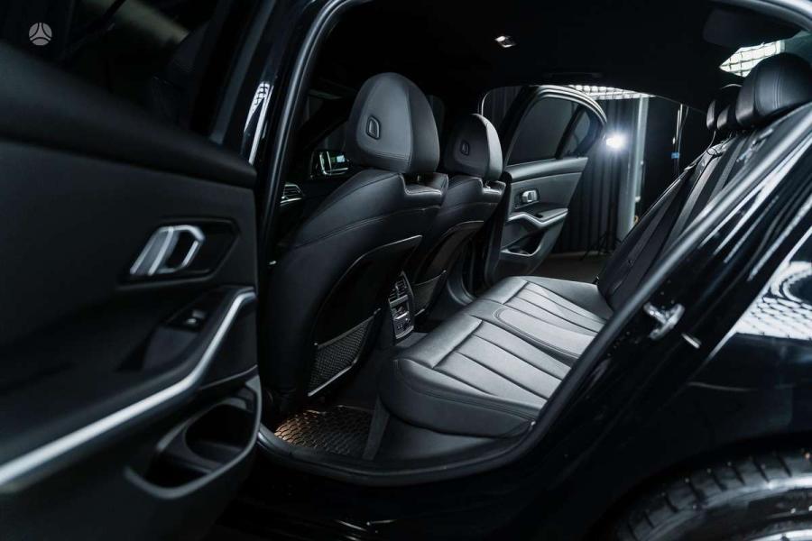 Black BMW 330 2020 in Vilnius, with an engine capacity of 2.00 L and mileage of 113 thousand km for 21999 €, photo 29 on AUTOMOTO.COM.LV