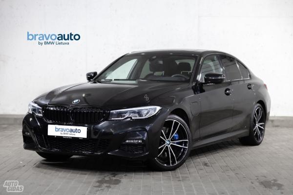 Melns BMW 330 2021 Viļņa, ar dzinēja tilpumu 2.00 L un nobraukumu 84 tūkst. km par 34991 €, foto 1 vietnē AUTOMOTO.COM.LV