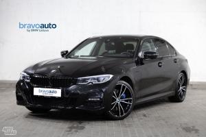 Melns BMW 330 2021 Viļņa, ar dzinēja tilpumu 2.00 L un nobraukumu 84 tūkst. km par 34991 €, foto  vietnē AUTOMOTO.COM.LV