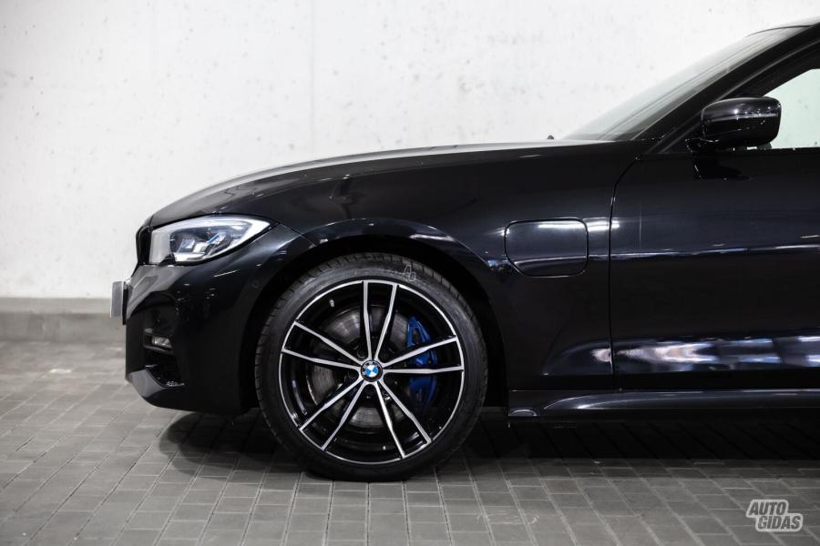 Melns BMW 330 2021 Viļņa, ar dzinēja tilpumu 2.00 L un nobraukumu 84 tūkst. km par 34552 €, foto 5 vietnē AUTOMOTO.COM.LV