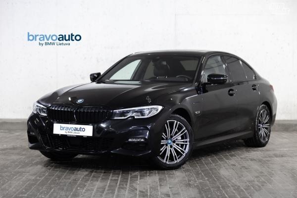 Black BMW 330 2021 in Vilnius, with an engine capacity of 2.00 L and mileage of 119 thousand km for 32752 €, photo 1 on AUTOMOTO.COM.LV