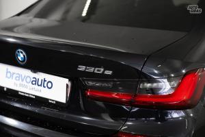 Black BMW 330 2021 in Vilnius, with an engine capacity of 2.00 L and mileage of 119 thousand km for 32752 €, photo 12 on AUTOMOTO.COM.LV