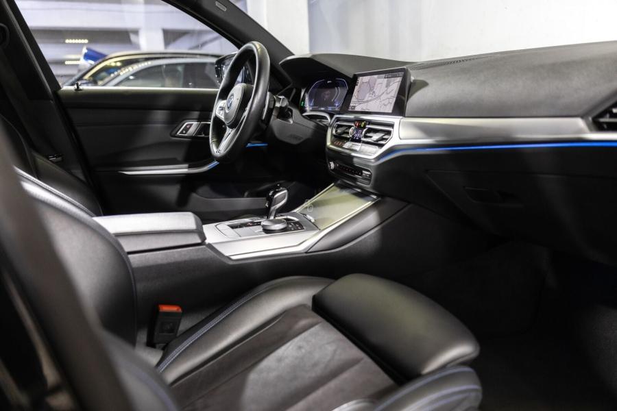 Black BMW 330 2021 in Vilnius, with an engine capacity of 2.00 L and mileage of 119 thousand km for 32752 €, photo 17 on AUTOMOTO.COM.LV