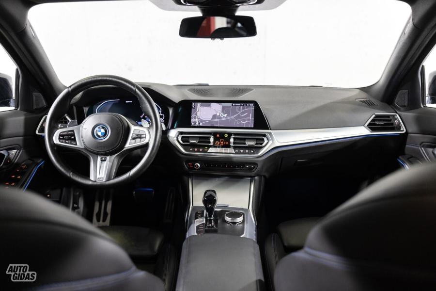 Black BMW 330 2021 in Vilnius, with an engine capacity of 2.00 L and mileage of 119 thousand km for 32752 €, photo 18 on AUTOMOTO.COM.LV