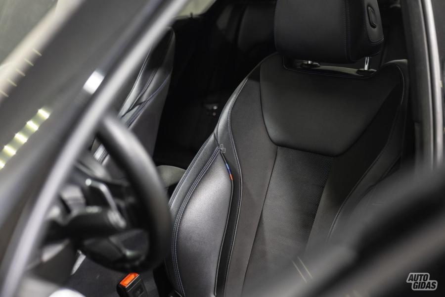 Black BMW 330 2021 in Vilnius, with an engine capacity of 2.00 L and mileage of 119 thousand km for 32752 €, photo 31 on AUTOMOTO.COM.LV