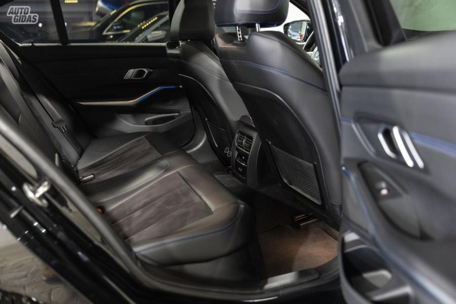 Black BMW 330 2021 in Vilnius, with an engine capacity of 2.00 L and mileage of 119 thousand km for 32752 €, photo 33 on AUTOMOTO.COM.LV