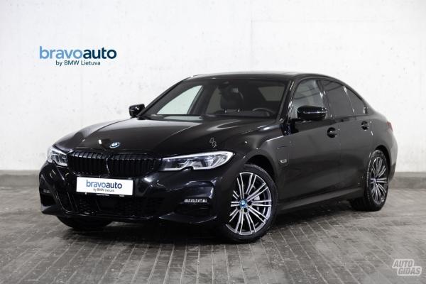 Melns BMW 330 2021 Viļņa, ar dzinēja tilpumu 2.00 L un nobraukumu 119 tūkst. km par 32752 €, foto 1 vietnē AUTOMOTO.COM.LV