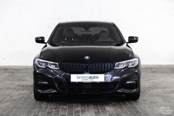 Melns BMW 330 2021 Viļņa, ar dzinēja tilpumu 2.00 L un nobraukumu 119 tūkst. km par 32752 €, foto 2 vietnē AUTOMOTO.COM.LV