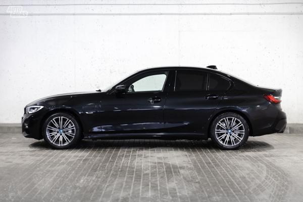 Melns BMW 330 2021 Viļņa, ar dzinēja tilpumu 2.00 L un nobraukumu 119 tūkst. km par 32752 €, foto 4 vietnē AUTOMOTO.COM.LV
