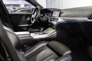 Black BMW 330 2021 in Vilnius, with an engine capacity of 2.00 L and mileage of 119 thousand km for 32752 €, photo 17 on AUTOMOTO.COM.LV