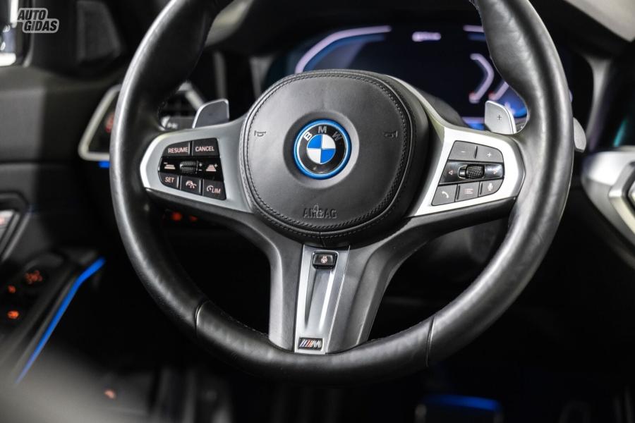 Black BMW 330 2021 in Vilnius, with an engine capacity of 2.00 L and mileage of 119 thousand km for 32752 €, photo 19 on AUTOMOTO.COM.LV