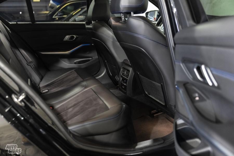 Black BMW 330 2021 in Vilnius, with an engine capacity of 2.00 L and mileage of 119 thousand km for 32752 €, photo 33 on AUTOMOTO.COM.LV