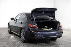 Black BMW 330 2021 in Vilnius, with an engine capacity of 2.00 L and mileage of 119 thousand km for 30556 €, photo 14 on AUTOMOTO.COM.LV