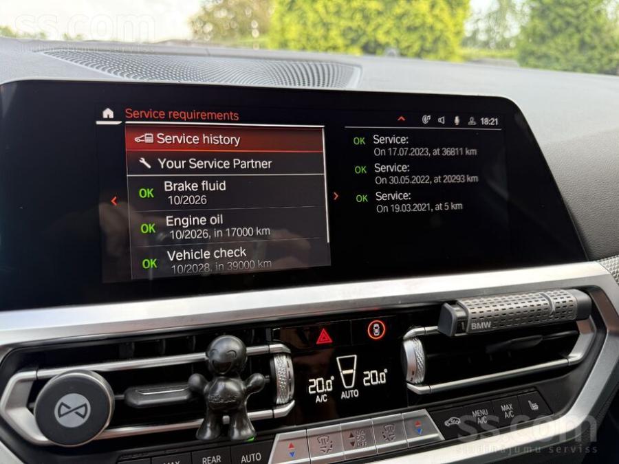 Black BMW 330 2021 in Bauska, with an engine capacity of 3.00 L and mileage of 48 thousand km for 35777 €, photo 17 on AUTOMOTO.COM.LV
