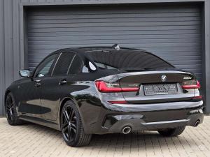 Black BMW 330 2021 in Kaunas, with an engine capacity of 3.00 L and mileage of 198 thousand km for 25650 €, photo 5 on AUTOMOTO.COM.LV