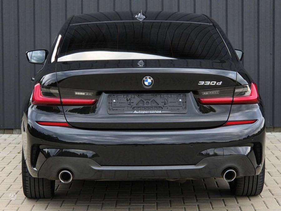 Black BMW 330 2021 in Kaunas, with an engine capacity of 3.00 L and mileage of 198 thousand km for 25650 €, photo 6 on AUTOMOTO.COM.LV