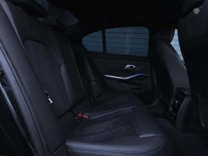 Black BMW 330 2021 in Kaunas, with an engine capacity of 3.00 L and mileage of 198 thousand km for 25650 €, photo 17 on AUTOMOTO.COM.LV