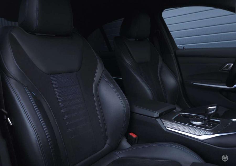 Black BMW 330 2021 in Kaunas, with an engine capacity of 3.00 L and mileage of 198 thousand km for 25650 €, photo 18 on AUTOMOTO.COM.LV