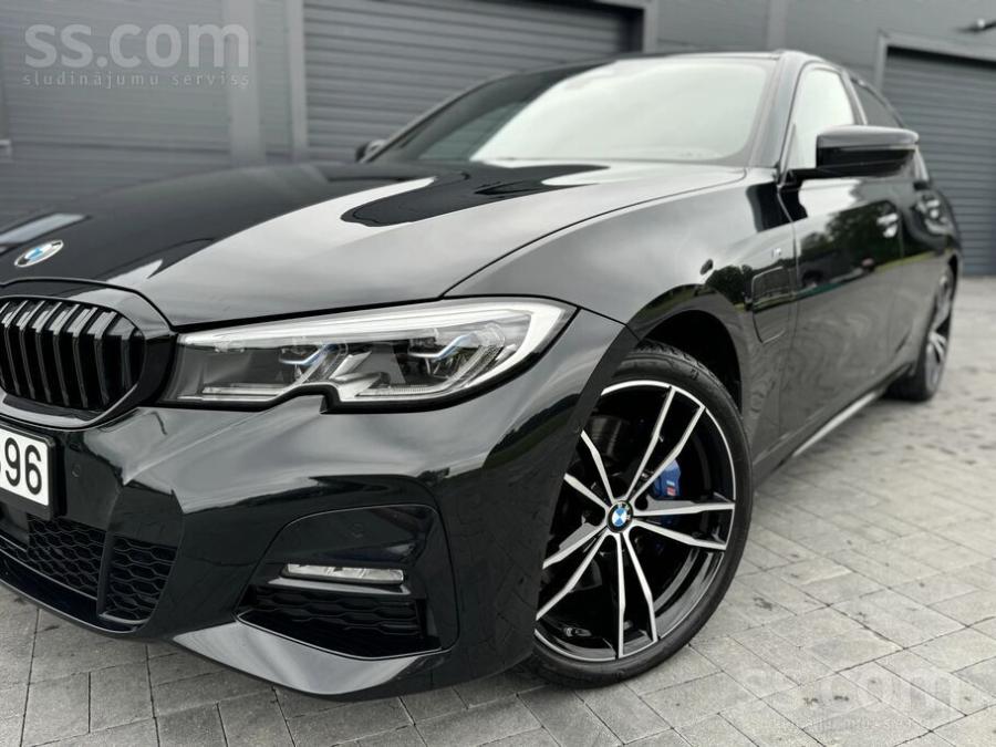 Black BMW 330 2021 in Riga, with an engine capacity of 2.00 L and mileage of 171 thousand km for 27500 €, photo 17 on AUTOMOTO.COM.LV