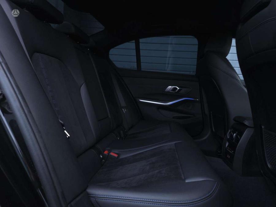 Black BMW 330 2021 in Kaunas, with an engine capacity of 3.00 L and mileage of 198 thousand km for 25650 €, photo 18 on AUTOMOTO.COM.LV