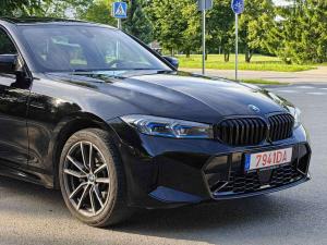 Black BMW 330 2021 in Plunge, with an engine capacity of 2.00 L and mileage of 95 thousand km for 24000 €, photo 4 on AUTOMOTO.COM.LV