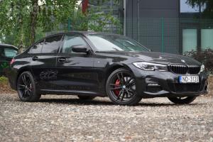 Black BMW 330 2022 in Riga, with an engine capacity of 2.00 L and mileage of 70 thousand km for 37990 €, photo 3 on AUTOMOTO.COM.LV