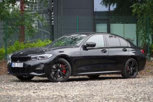 Black BMW 330 2022 in Riga, with an engine capacity of 2.00 L and mileage of 70 thousand km for 37990 €, photo 6 on AUTOMOTO.COM.LV