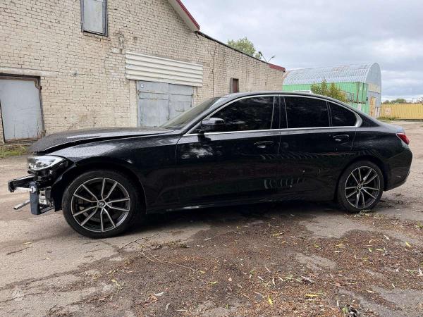 Black BMW 330 2022 in Siauliai, with an engine capacity of 2.00 L and mileage of 160 thousand km for 16200 €, photo 7 on AUTOMOTO.COM.LV