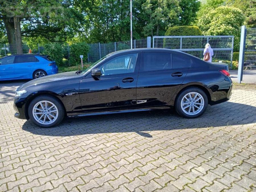 Melns BMW 330 2023 Rīga, ar dzinēja tilpumu 2.00 L un nobraukumu 51 tūkst. km par 33000 €, foto 15 vietnē AUTOMOTO.COM.LV