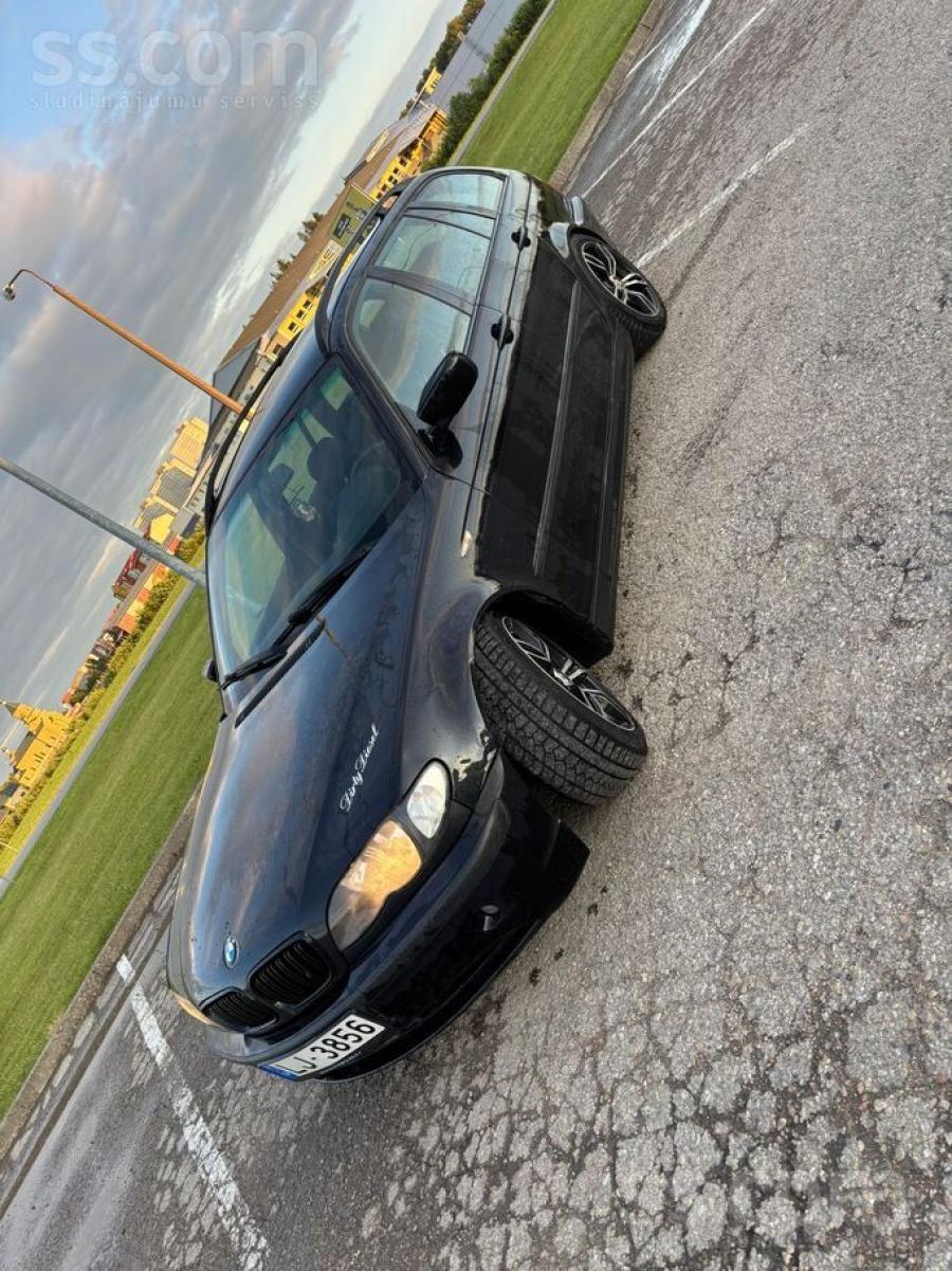 Black BMW 330 2001 in Aizkraukle, with an engine capacity of 3.00 L and mileage of 390 thousand km for 1800 €, photo 2 on AUTOMOTO.COM.LV