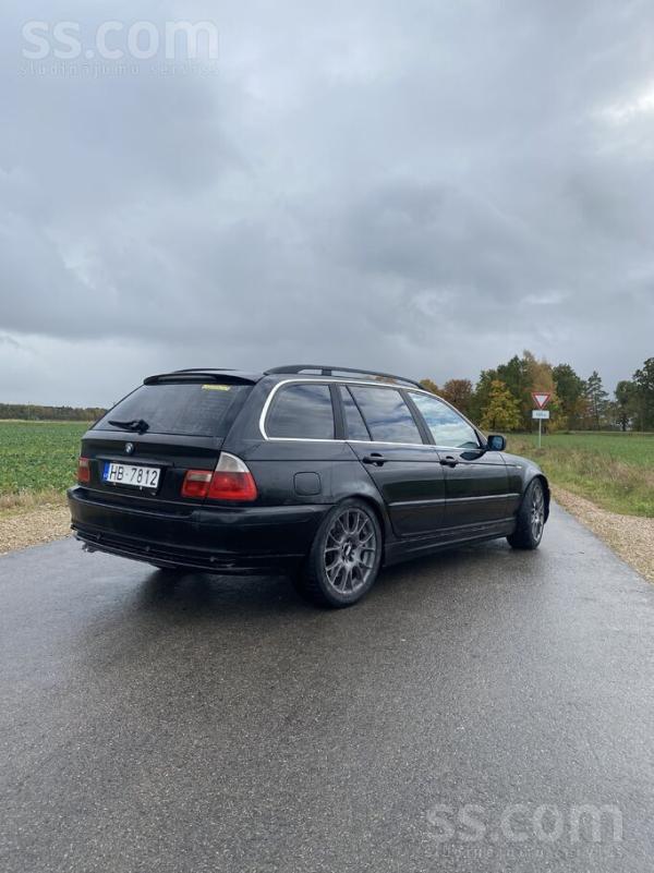 Black BMW 330 2001 in Jelgava, with an engine capacity of 3.00 L and mileage of 0 thousand km for 2200 €, photo 3 on AUTOMOTO.COM.LV