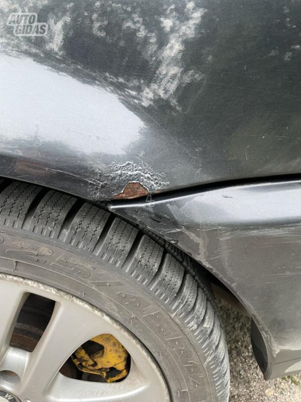 Melns BMW 330 2001 Viļņa, ar dzinēja tilpumu 2.90 L un nobraukumu 290 tūkst. km par 1400 €, foto 6 vietnē AUTOMOTO.COM.LV