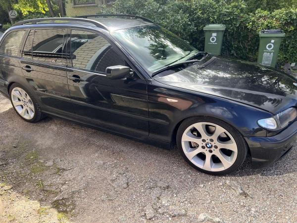 Black BMW 330 2001 in Kaunas, with an engine capacity of 2.98 L and mileage of 430 thousand km for 3500 €, photo 4 on AUTOMOTO.COM.LV