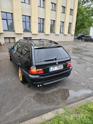 Black BMW 330 2002 in Riga, with an engine capacity of 3.00 L and mileage of 332 thousand km for 2750 €, photo 3 on AUTOMOTO.COM.LV