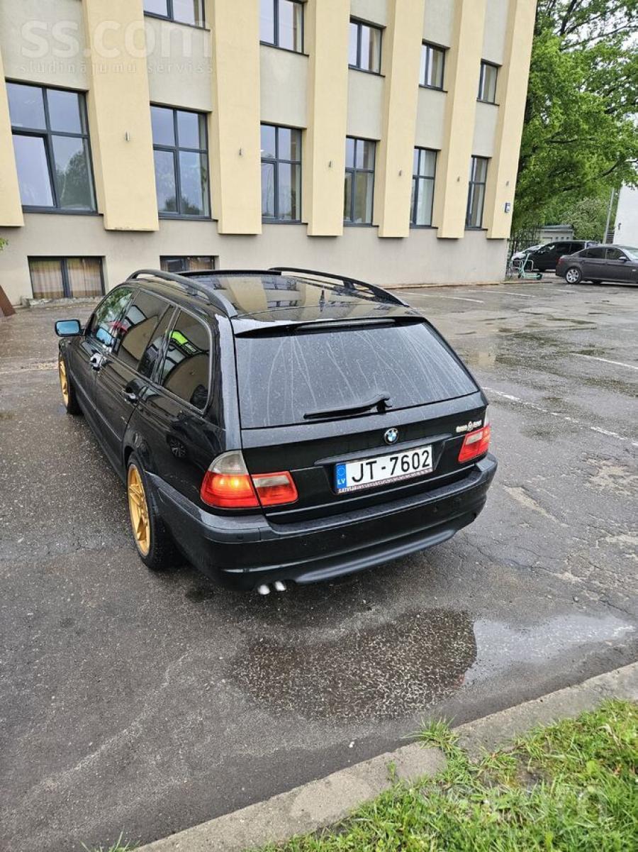 Black BMW 330 2002 in Riga, with an engine capacity of 3.00 L and mileage of 332 thousand km for 2750 €, photo 3 on AUTOMOTO.COM.LV
