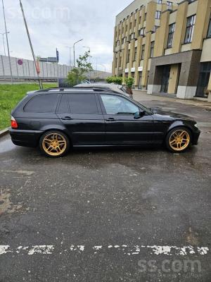 Black BMW 330 2002 in Riga, with an engine capacity of 3.00 L and mileage of 332 thousand km for 2750 €, photo 5 on AUTOMOTO.COM.LV