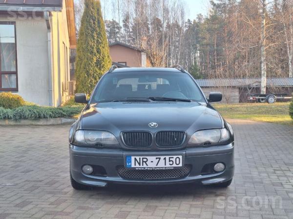 Black BMW 330 2002 in Riga, with an engine capacity of 3.00 L and mileage of 403 thousand km for 3300 €, photo 1 on AUTOMOTO.COM.LV