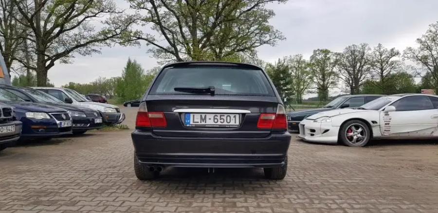 Black BMW 330 2002 in Valmiera, with an engine capacity of 3.00 L and mileage of 480 thousand km for 2200 €, photo 5 on AUTOMOTO.COM.LV