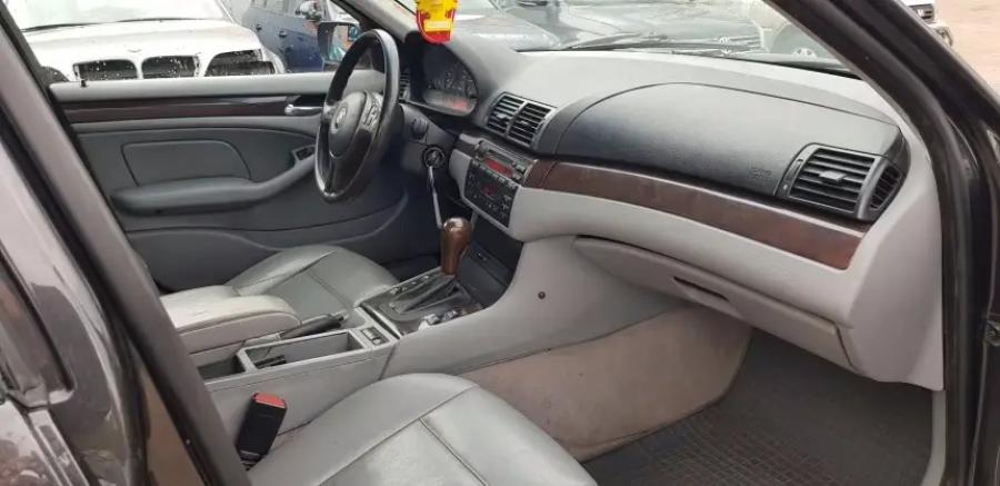 Black BMW 330 2002 in Valmiera, with an engine capacity of 3.00 L and mileage of 480 thousand km for 2200 €, photo 12 on AUTOMOTO.COM.LV