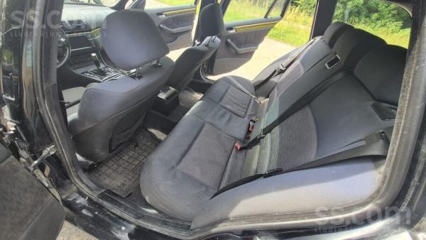 Black BMW 330 2002 in Liepaja, with an engine capacity of 3.00 L and mileage of 462 thousand km for 2500 €, photo 10 on AUTOMOTO.COM.LV