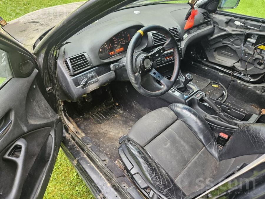 Black BMW 330 2002 in Valka, with an engine capacity of 3.00 L and mileage of 427 thousand km for 850 €, photo 8 on AUTOMOTO.COM.LV