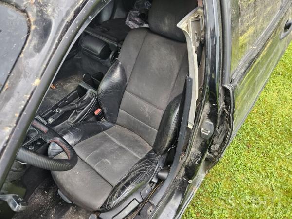 Black BMW 330 2002 in Valka, with an engine capacity of 3.00 L and mileage of 427 thousand km for 850 €, photo 8 on AUTOMOTO.COM.LV