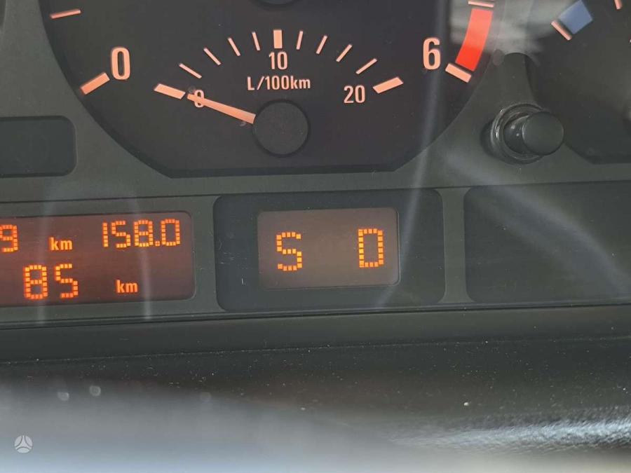 Black BMW 330 2002 in Vilnius, with an engine capacity of 3.00 L and mileage of 387 thousand km for 1700 €, photo 13 on AUTOMOTO.COM.LV