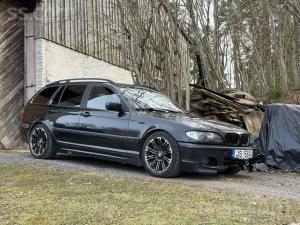 Melns BMW 330 2003 Rīga, ar dzinēja tilpumu 3.00 L un nobraukumu 374 tūkst. km par 2000 €, foto  vietnē AUTOMOTO.COM.LV